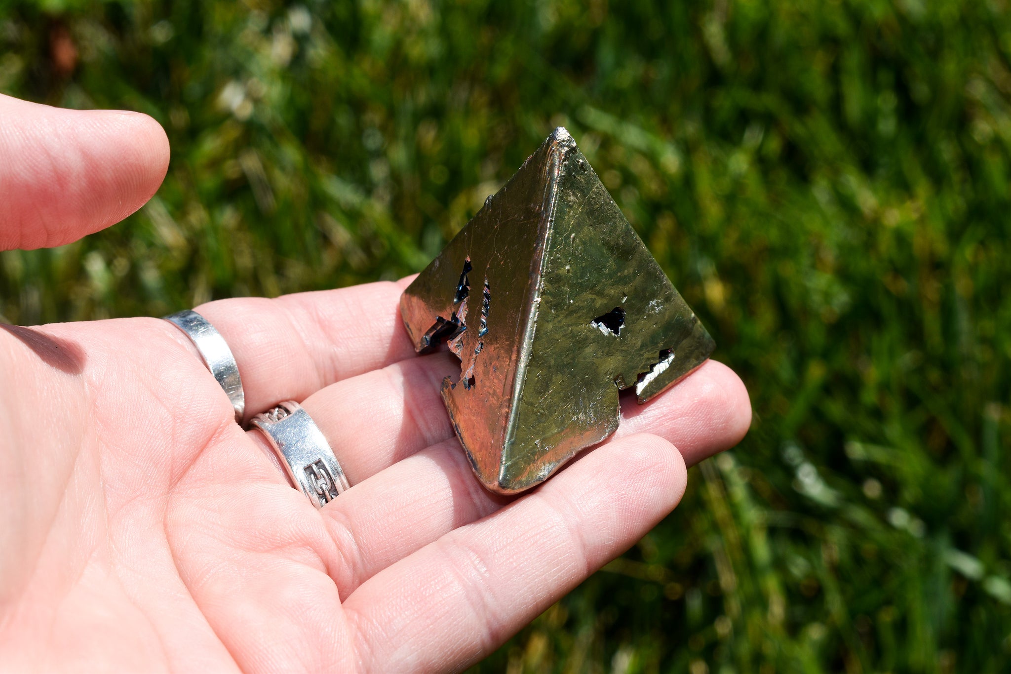 Tetrahedron Bismuth Geode – Stones of Transformation