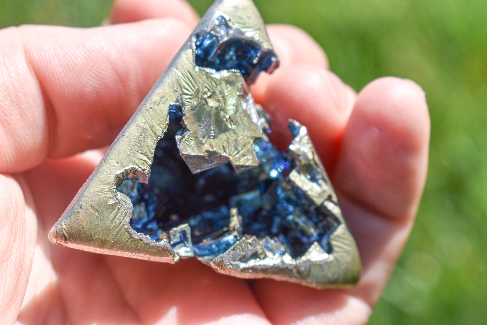 Tetrahedron Bismuth Geode – Stones of Transformation